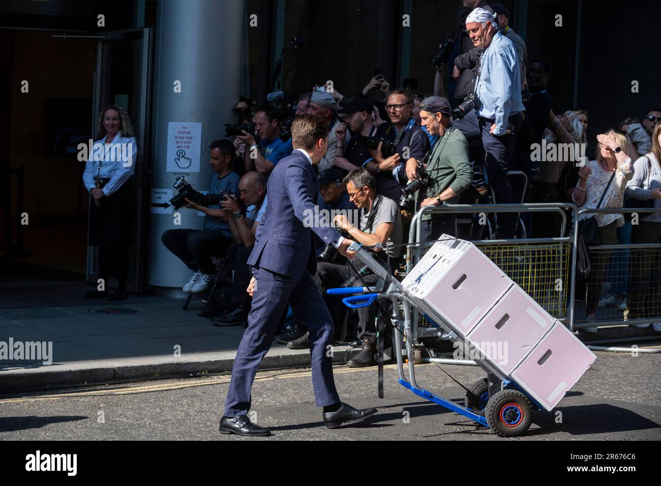 High court trolley hi-res stock photography and images - Alamy