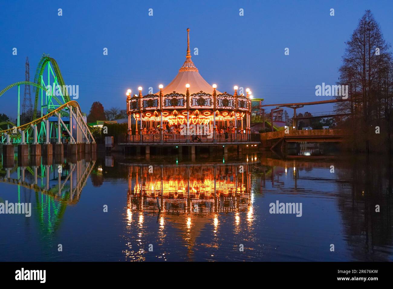 Merry go round zoo hi-res stock photography and images - Alamy
