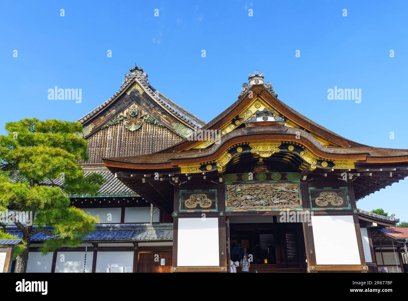 Blue sky and Nijo Castle Ninomaru Palace Stock Photo - Alamy