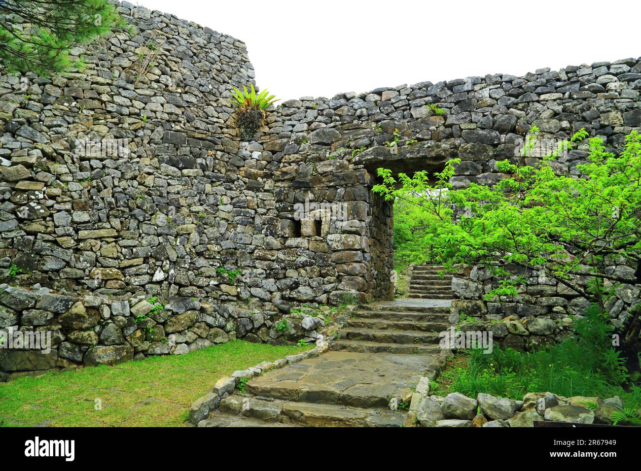 Gate hundred fine castles hi-res stock photography and images - Alamy