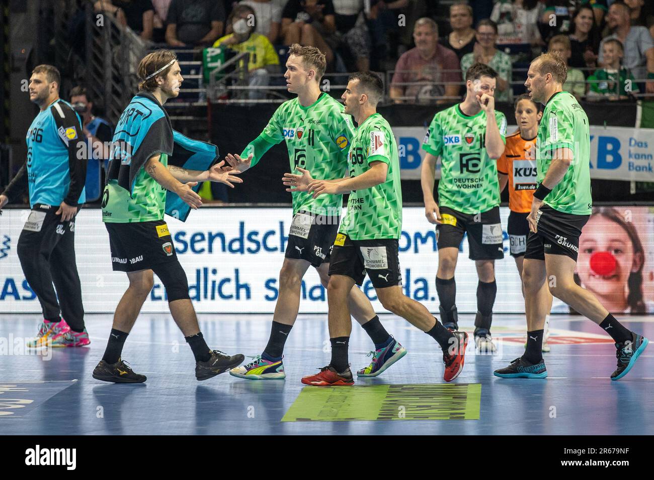 High fives teammates hi-res stock photography and images - Alamy