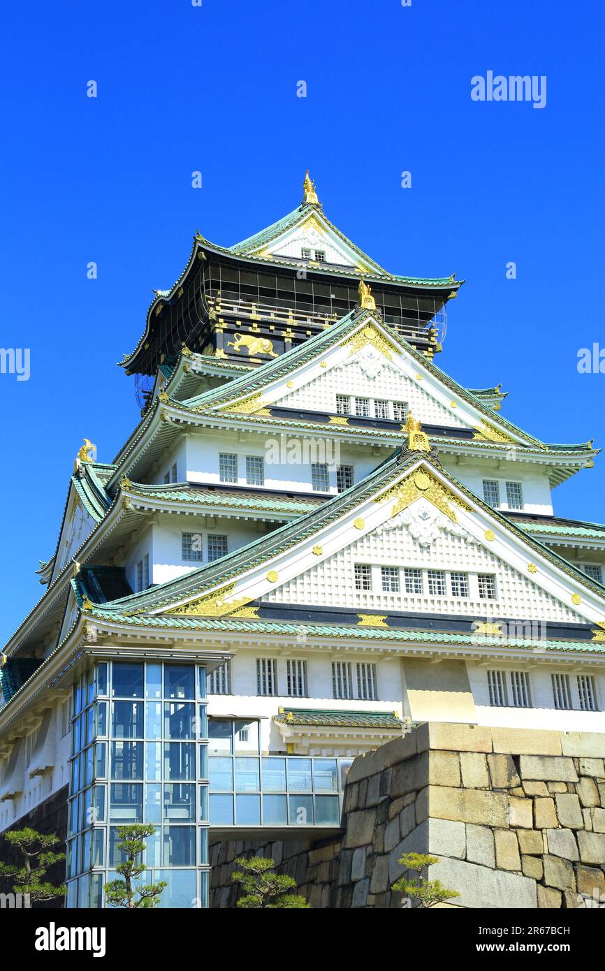 Osaka Castle tower in early spring Stock Photo - Alamy