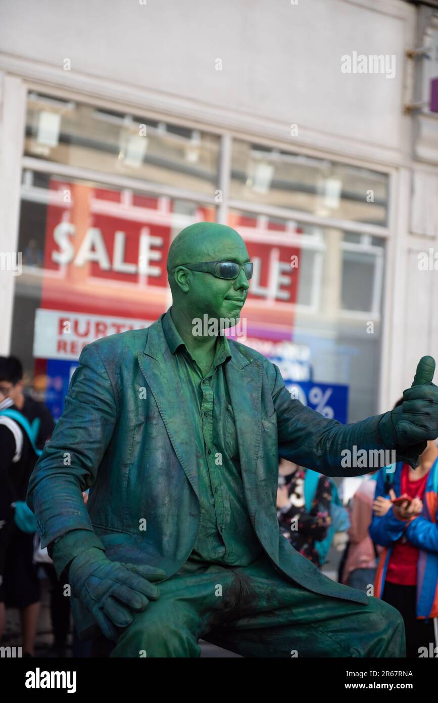 Living Statue artist, Oxford Stock Photo - Alamy
