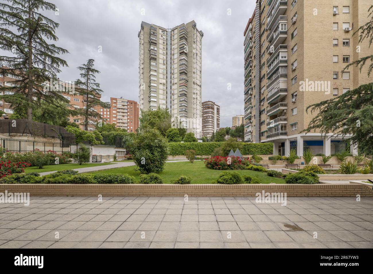 Common landscaped areas of an urbanization of urban residential ...