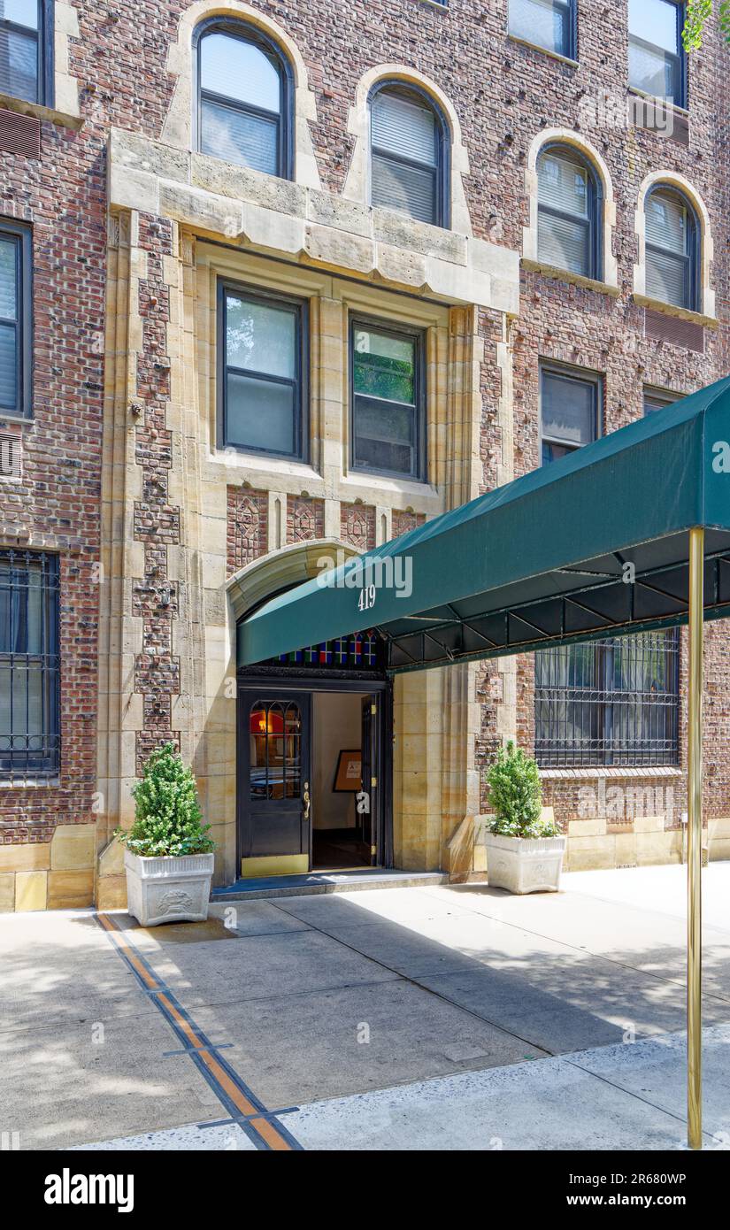 George & Edward Blum designed 419 E 57th Street, a luxury high rise ...