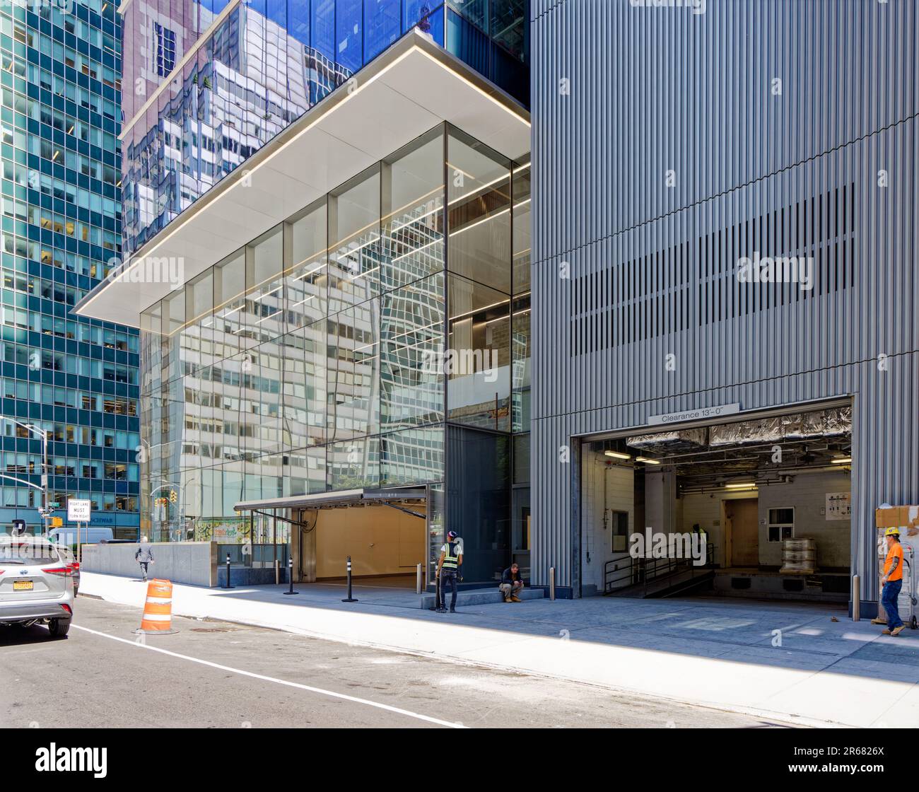 425 Park Avenue, a sleek glass-and-steel addition to Midtown Manhattan ...