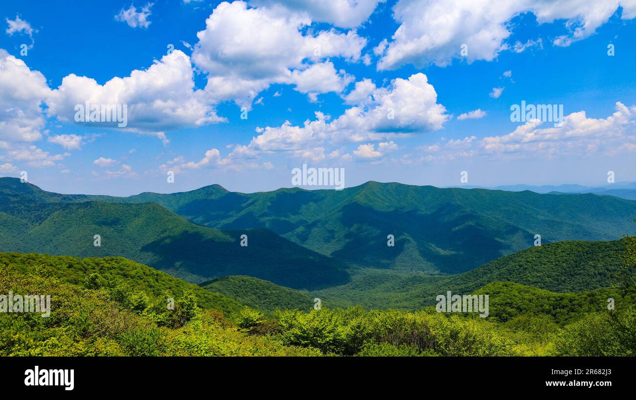 Blue ridge parkway view hi-res stock photography and images - Alamy