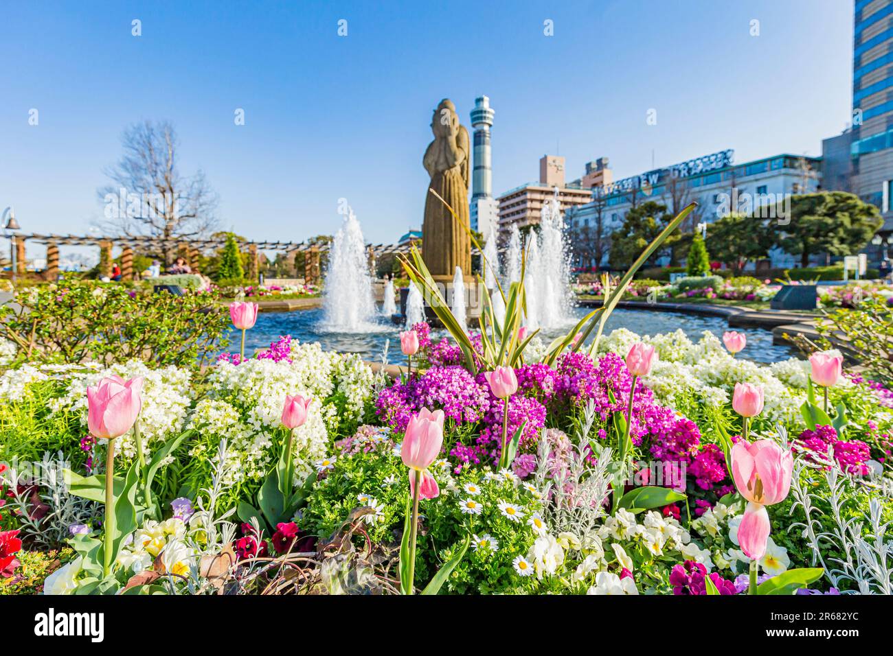 Yamashita Park water guardian statue Stock Photo - Alamy