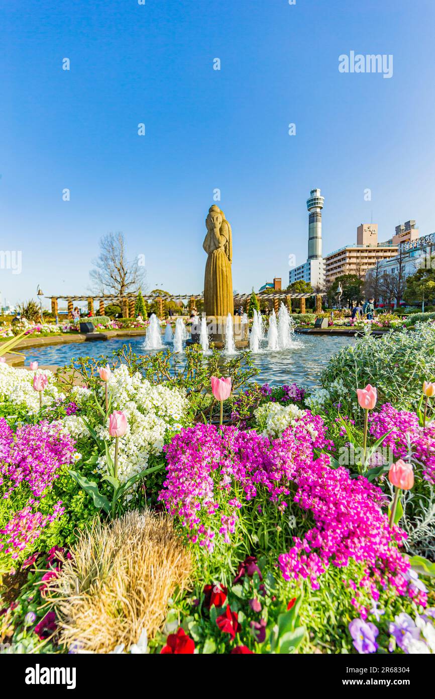 Yamashita Park water guardian statue Stock Photo - Alamy