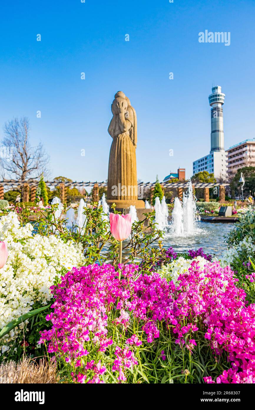 Yamashita Park water guardian statue Stock Photo - Alamy