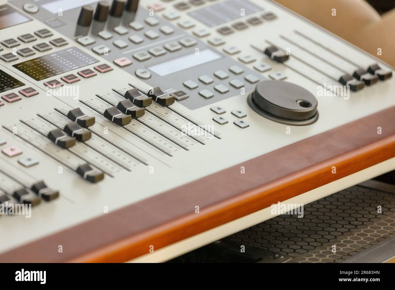 Devices for sound handling of concerts and other musical events ...