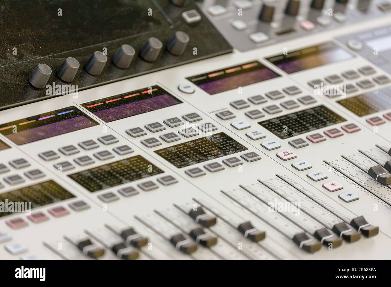 Devices for sound handling of concerts and other musical events ...