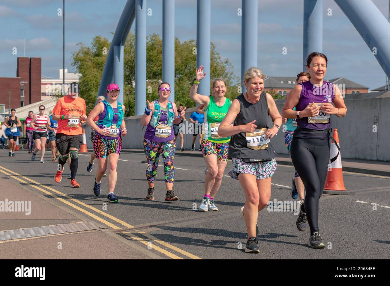 London marathon 2023 women hi-res stock photography and images - Alamy