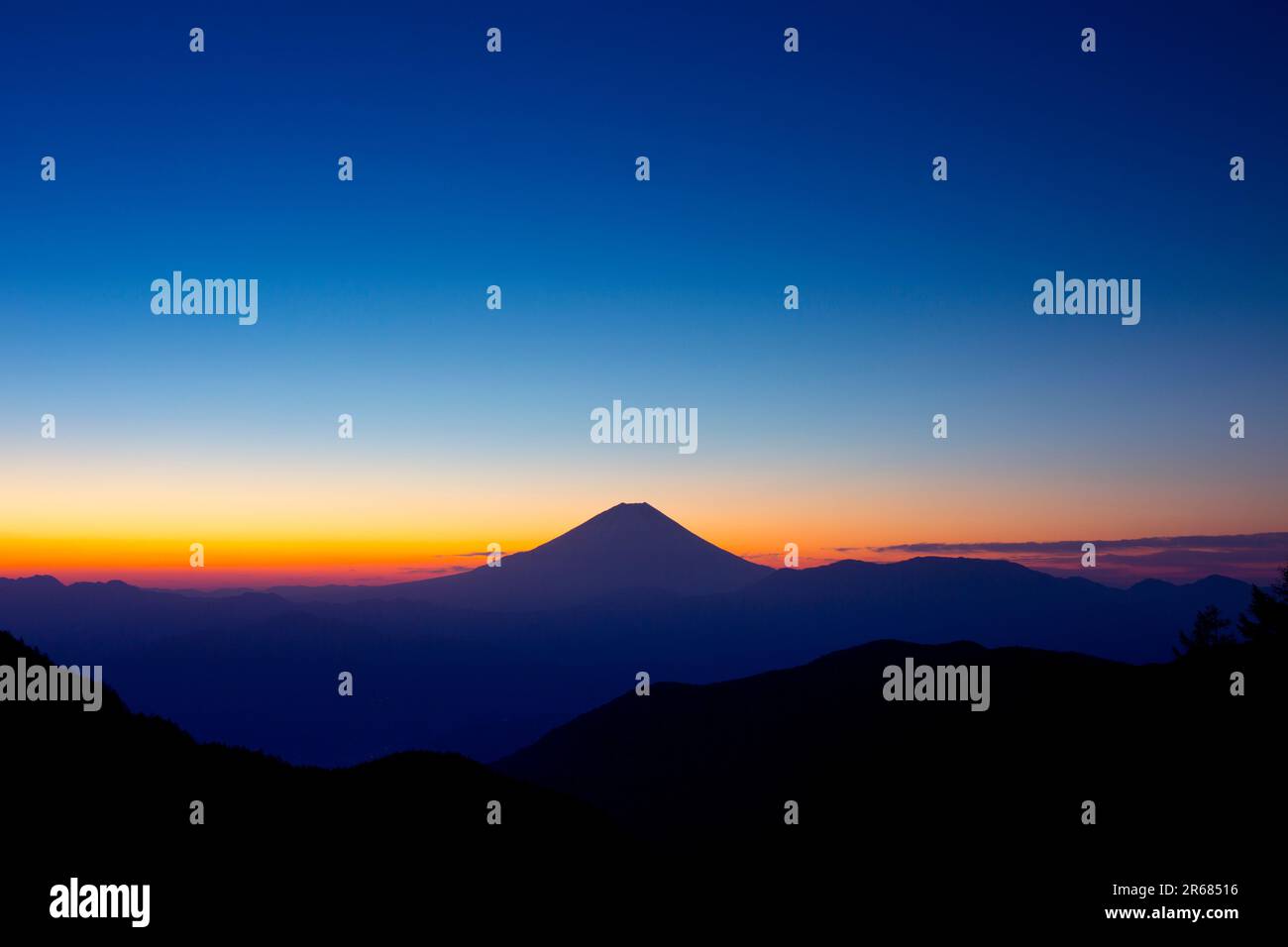 Mount Fuji in front of a sunrise Stock Photo - Alamy