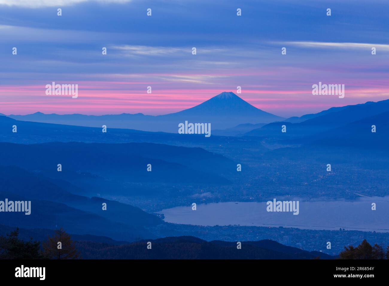Suwa Lake and Mt. Fuji Stock Photo - Alamy