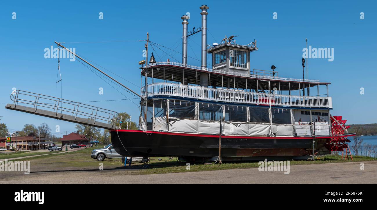 Double deck paddle boat hi-res stock photography and images - Alamy
