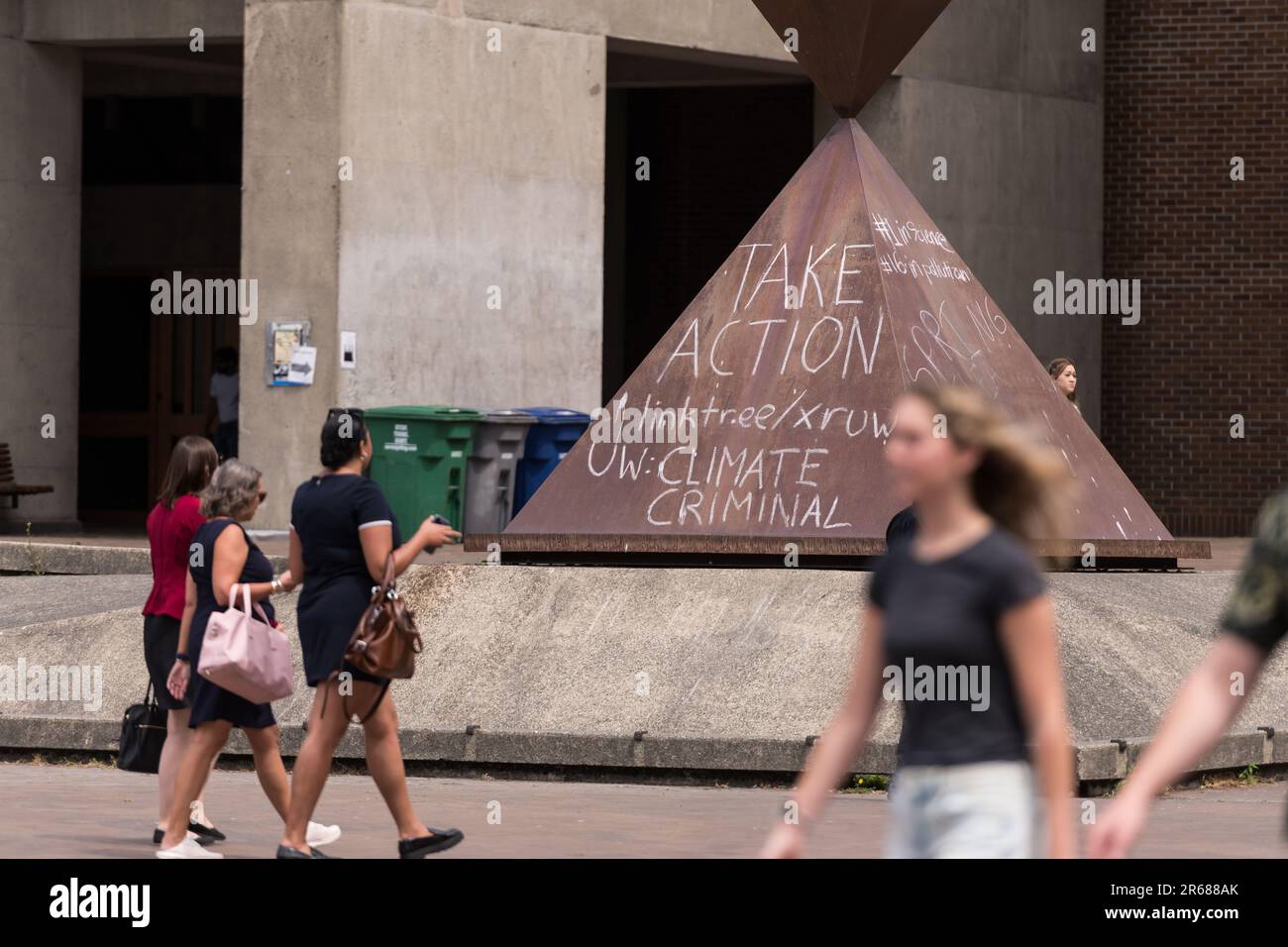Seattle, USA. 7 Jun, 2023. University of Washington staff goes on ...