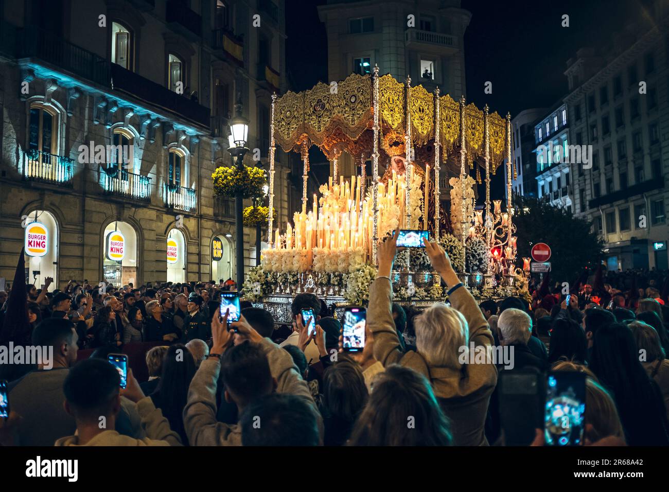 La virgen de la macarena sevilla hi-res stock photography and images ...