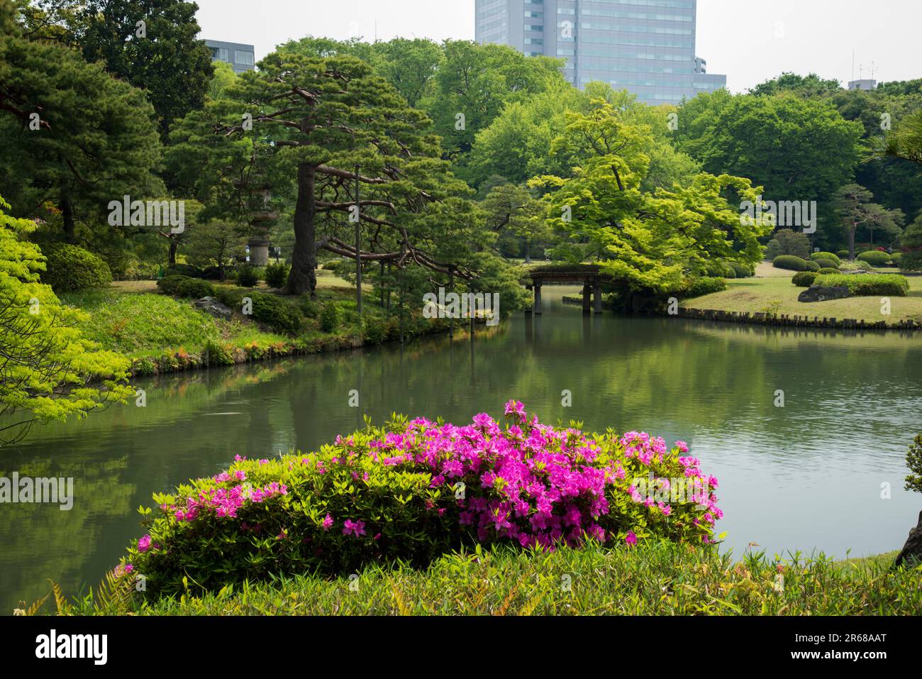 Rikugien pond garden hi-res stock photography and images - Alamy