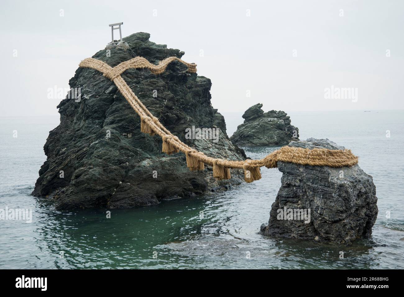 Futamigaura meoto iwa hi-res stock photography and images - Alamy