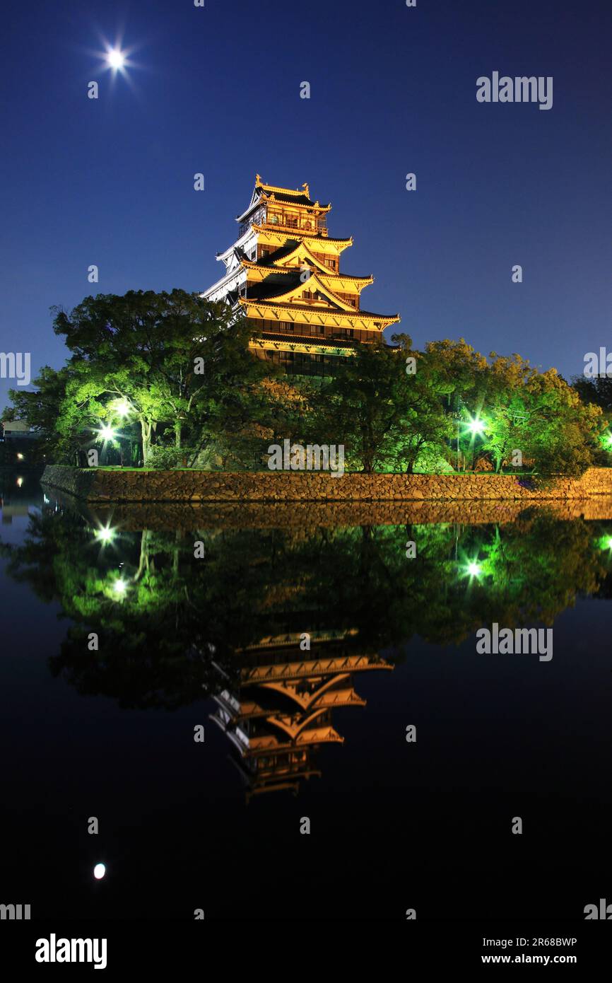 Moonlit building hi-res stock photography and images - Alamy