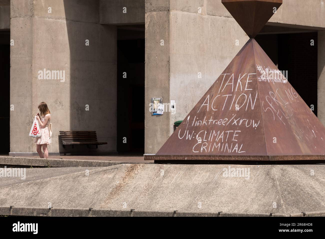 Seattle, USA. 7 Jun, 2023. University of Washington staff goes on ...
