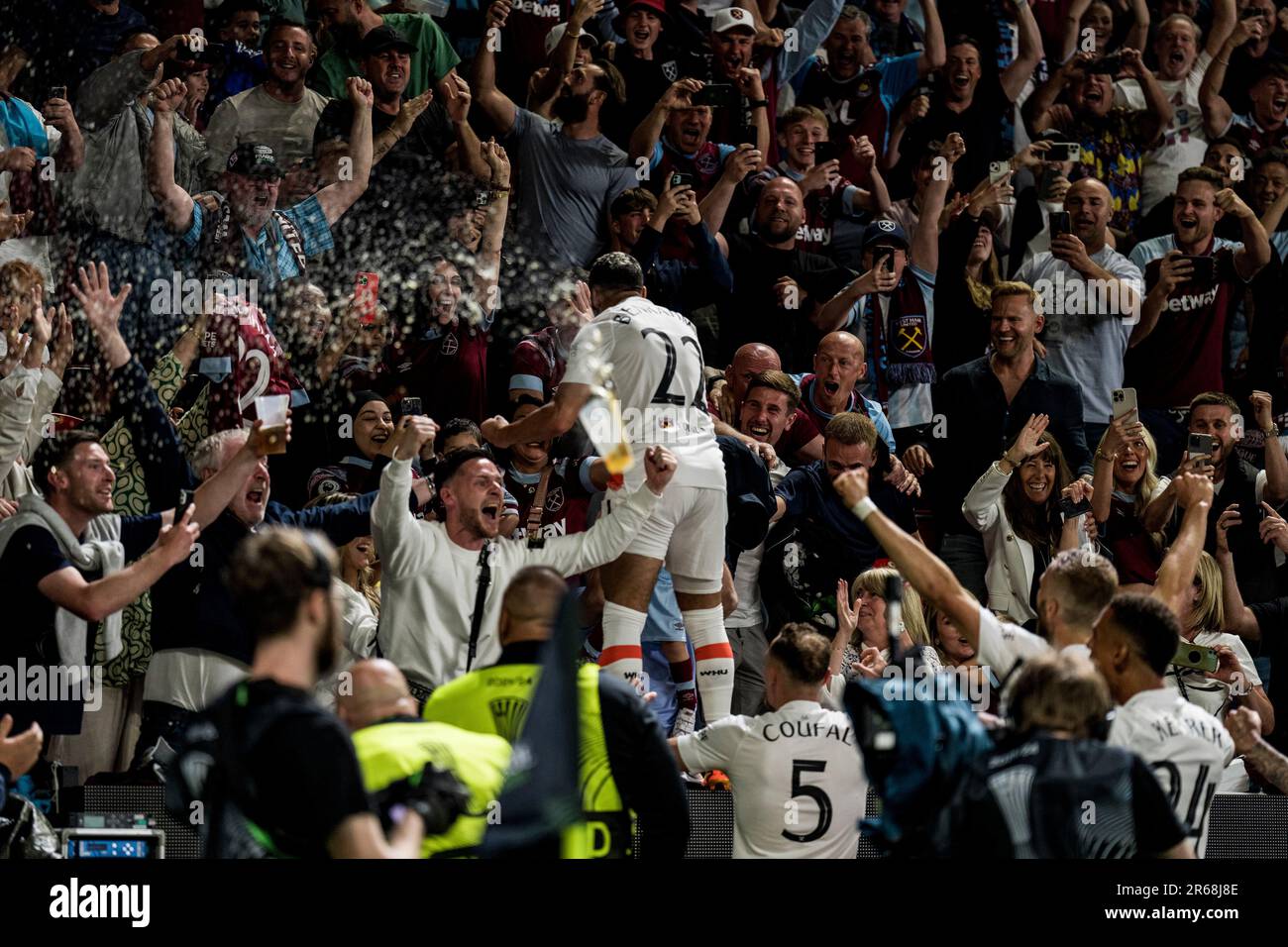 Fiorentina conference league celebrates hi-res stock photography and ...