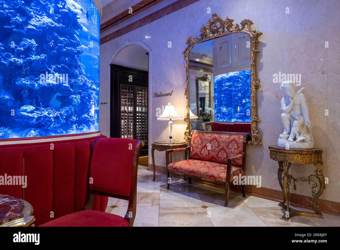 The Kimberly Hotel - Boutique Hotel in Midtown NYC Stock Photo - Alamy