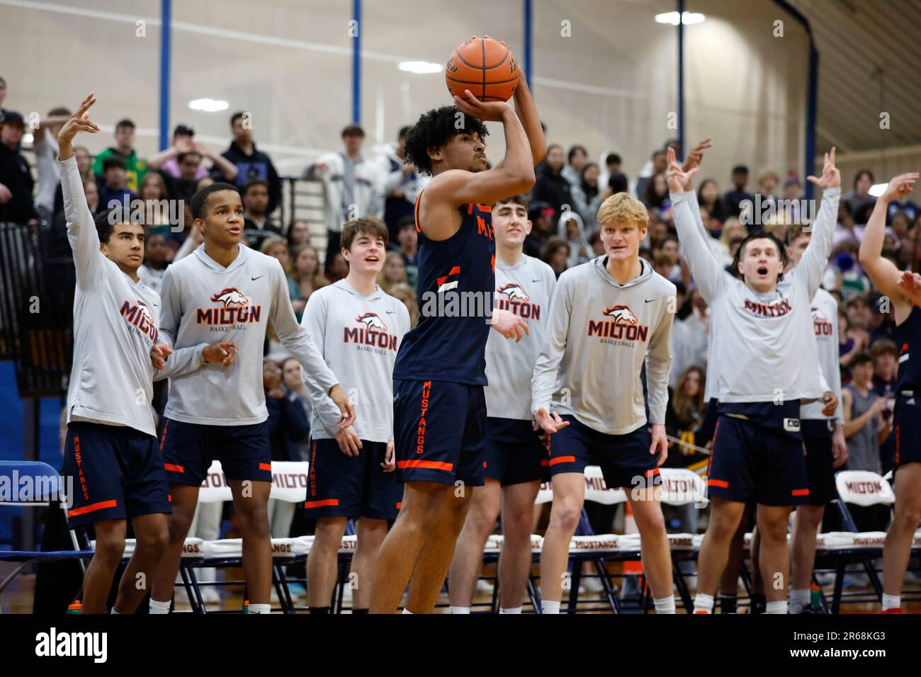 High school basketball gym hi-res stock photography and images - Alamy