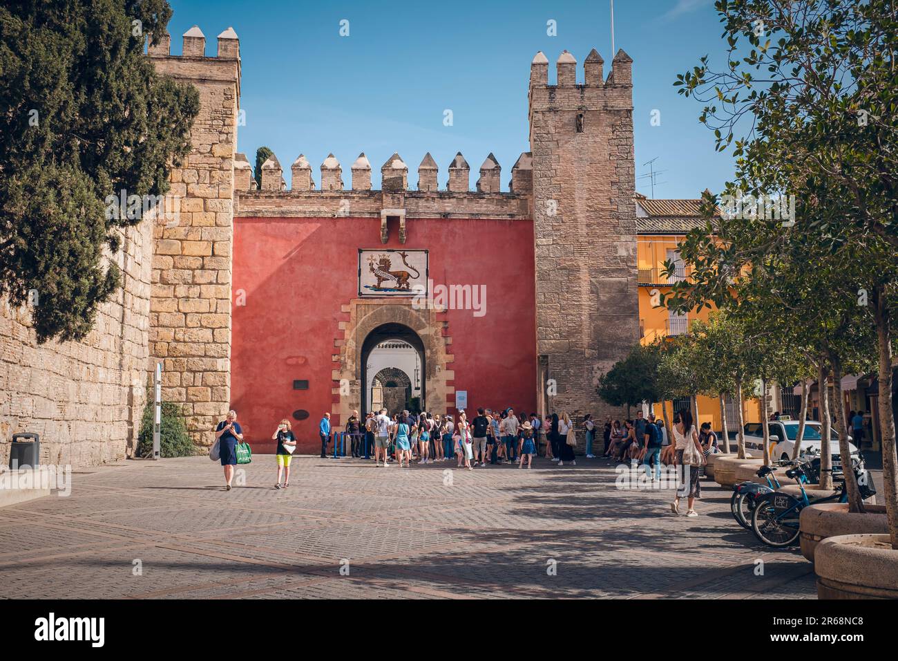 Muralla alcazar sevilla hi-res stock photography and images - Alamy