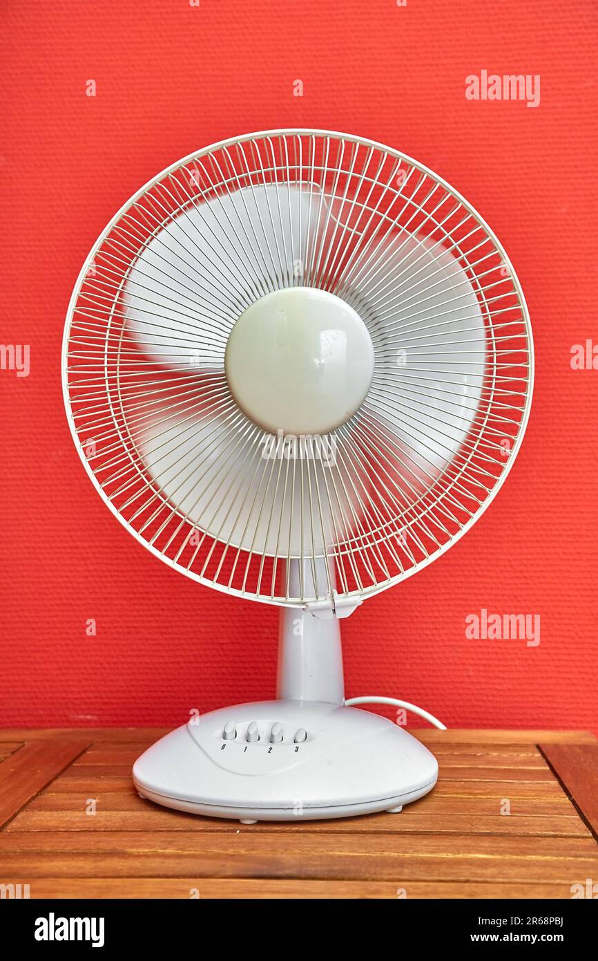 Electric table fan Stock Photo - Alamy