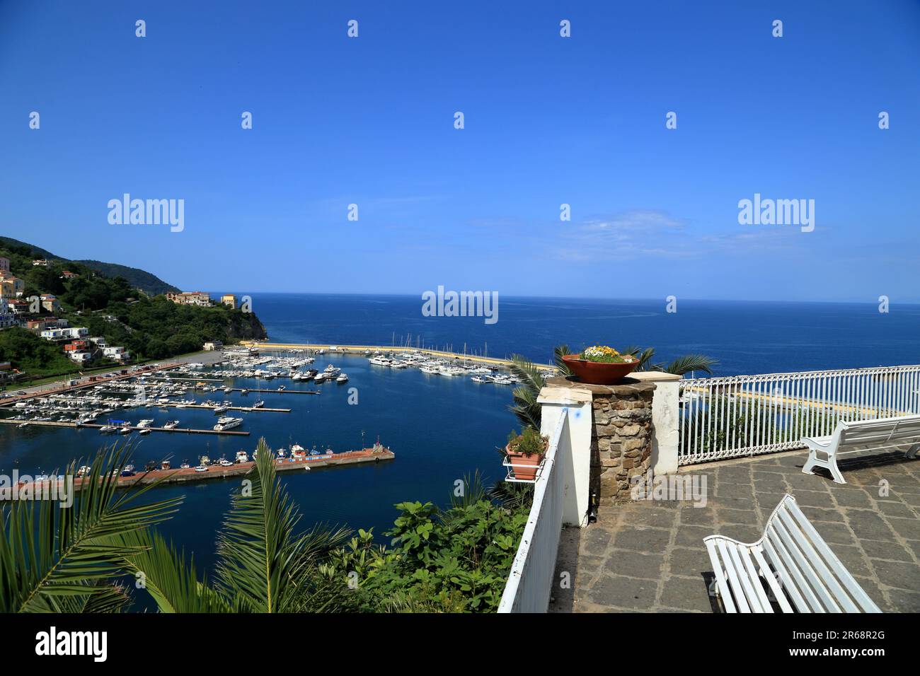 Porto di agropoli hi-res stock photography and images - Alamy