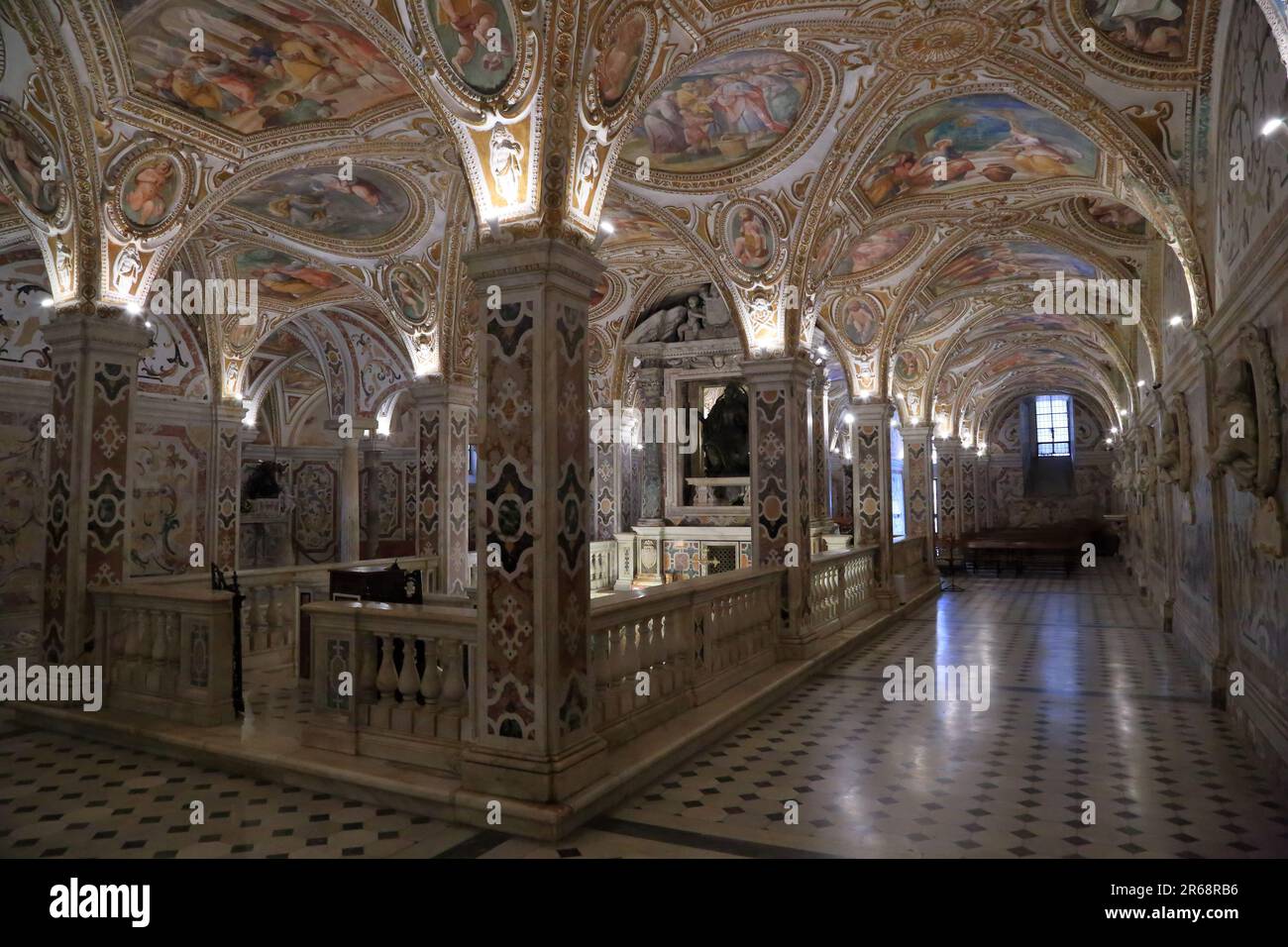 The Crypt of Salerno Cathedral, Italy. Cripta del duomo di Salerno ...