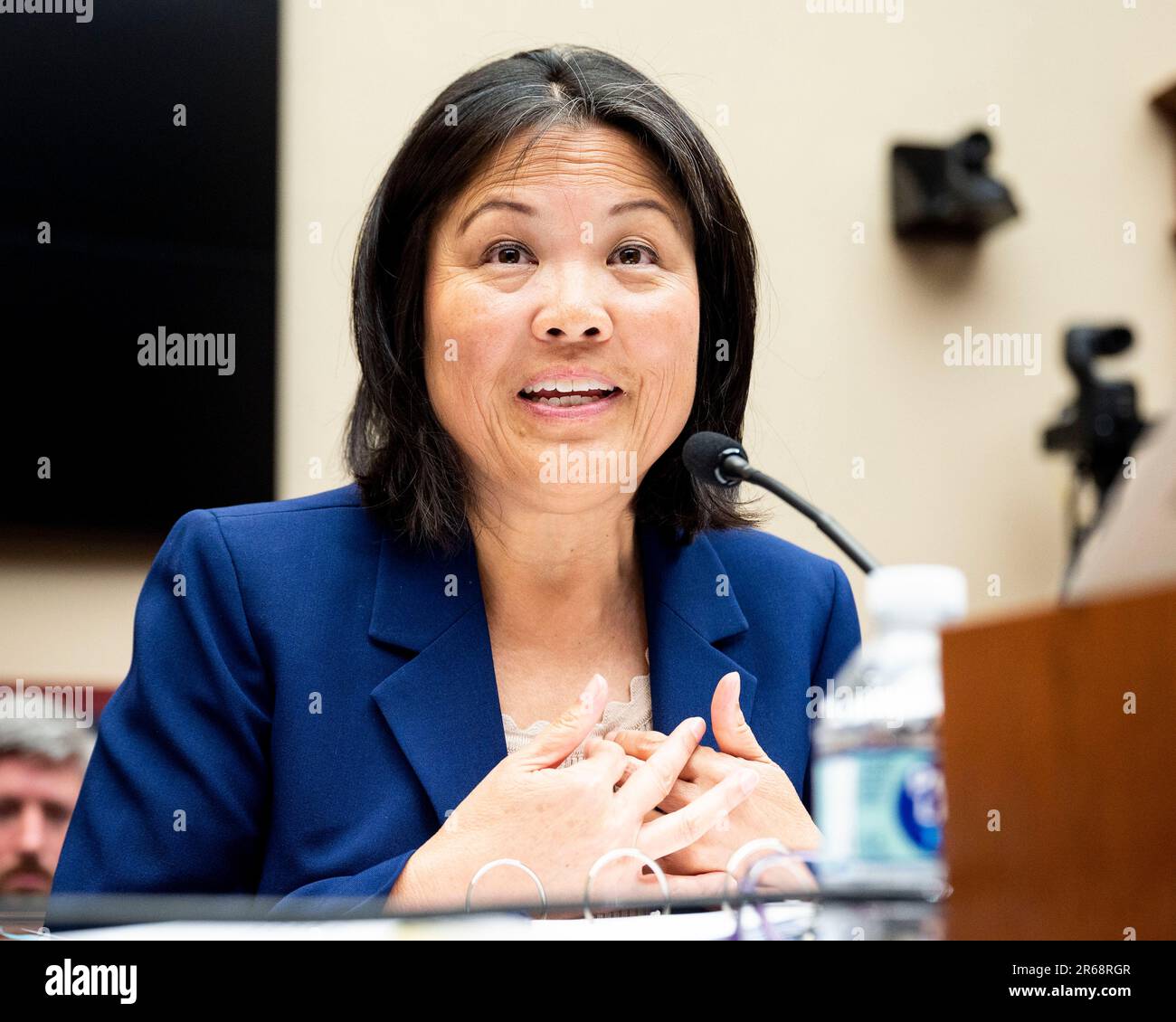 Julie su speaking hi-res stock photography and images - Alamy