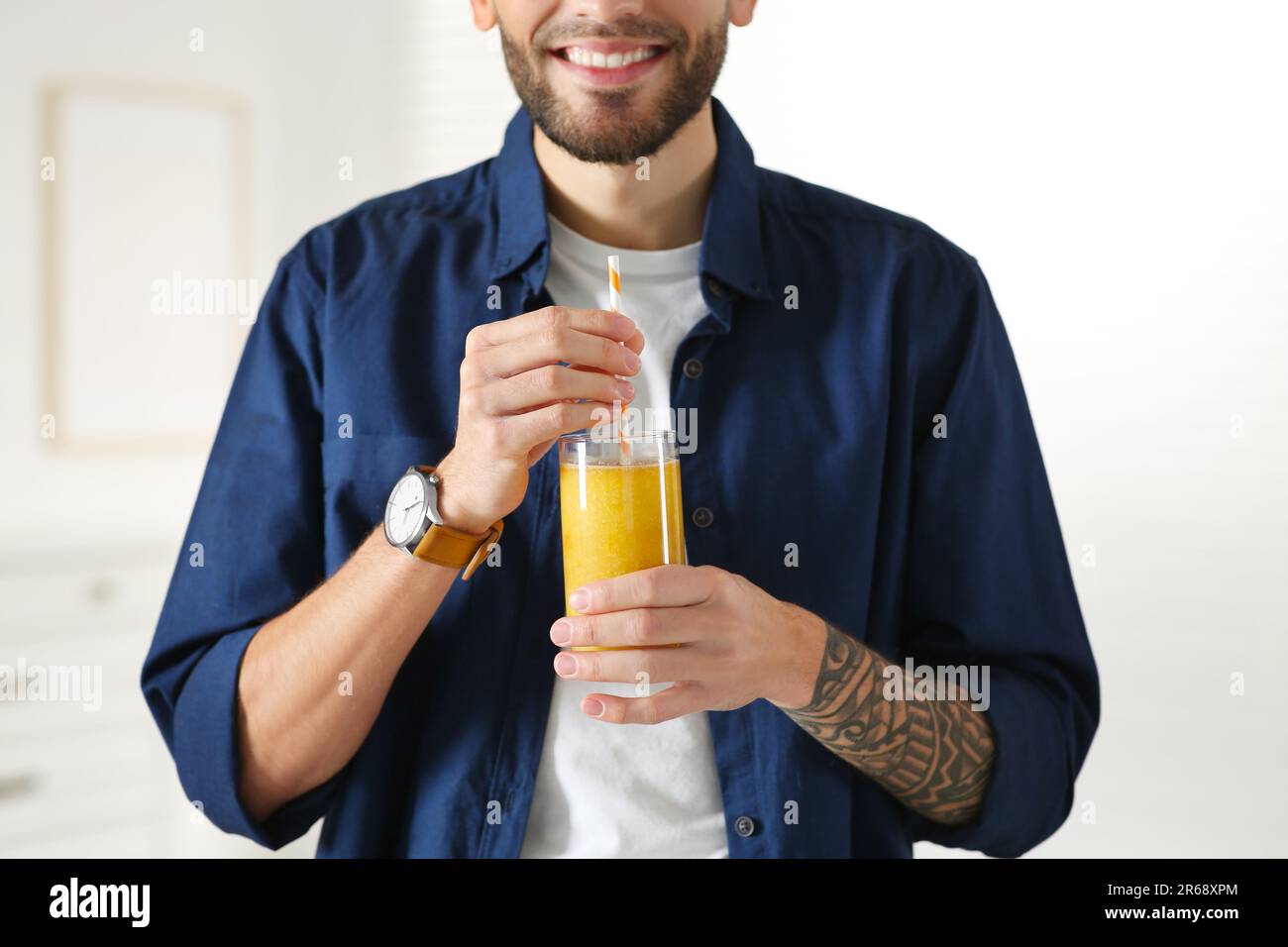 Fit man smoothie hi-res stock photography and images - Alamy