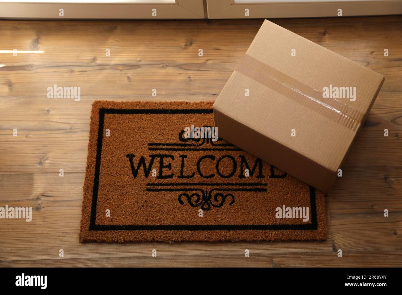 Package on door mat hi-res stock photography and images - Alamy