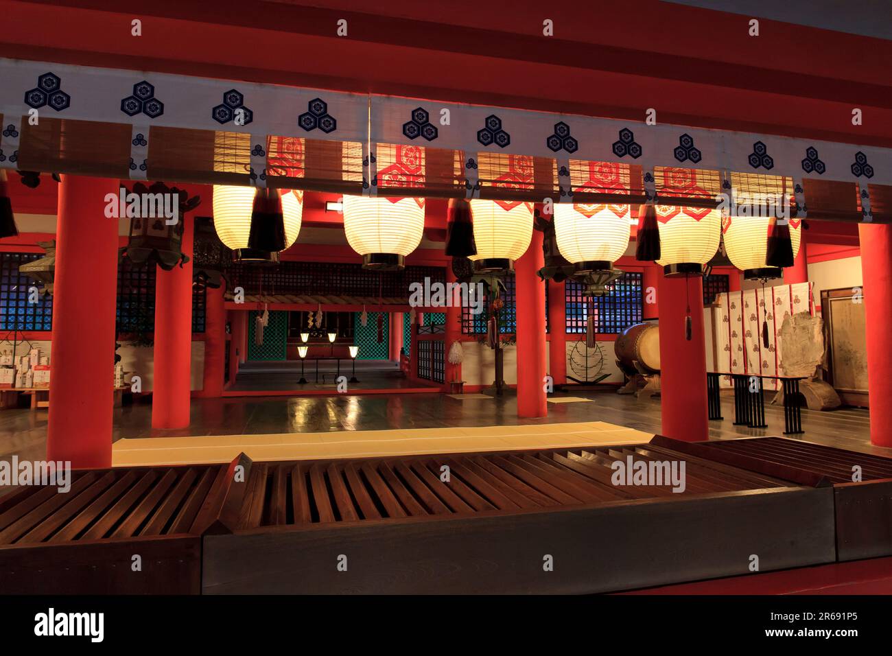 Shrine worship hi-res stock photography and images - Alamy