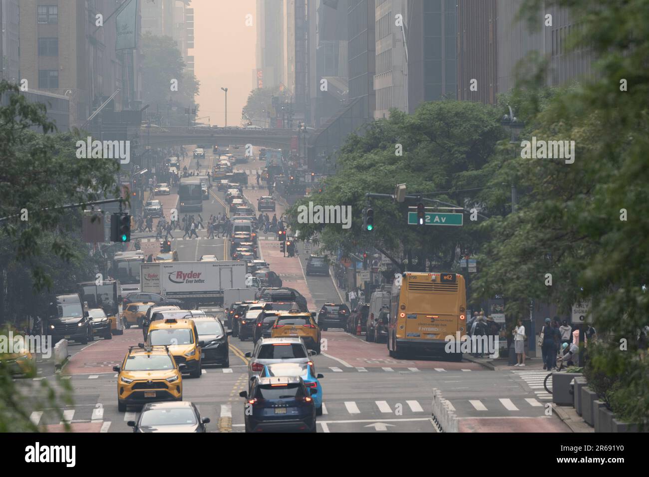 Wildfire smoke over new york city hi-res stock photography and images ...