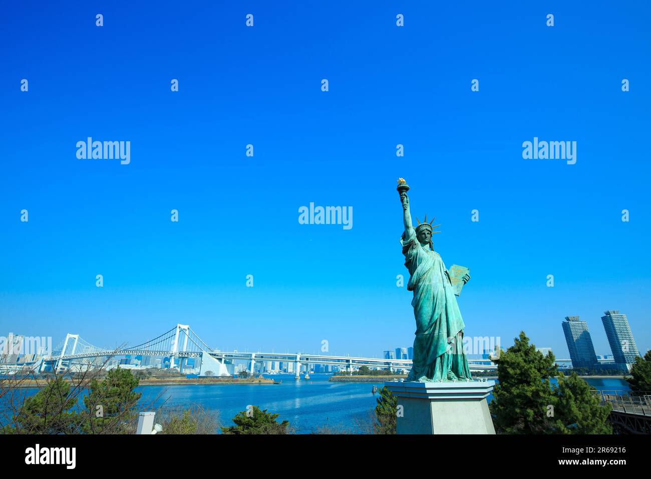 Statue of Liberty and Rainbow Bridge Stock Photo - Alamy