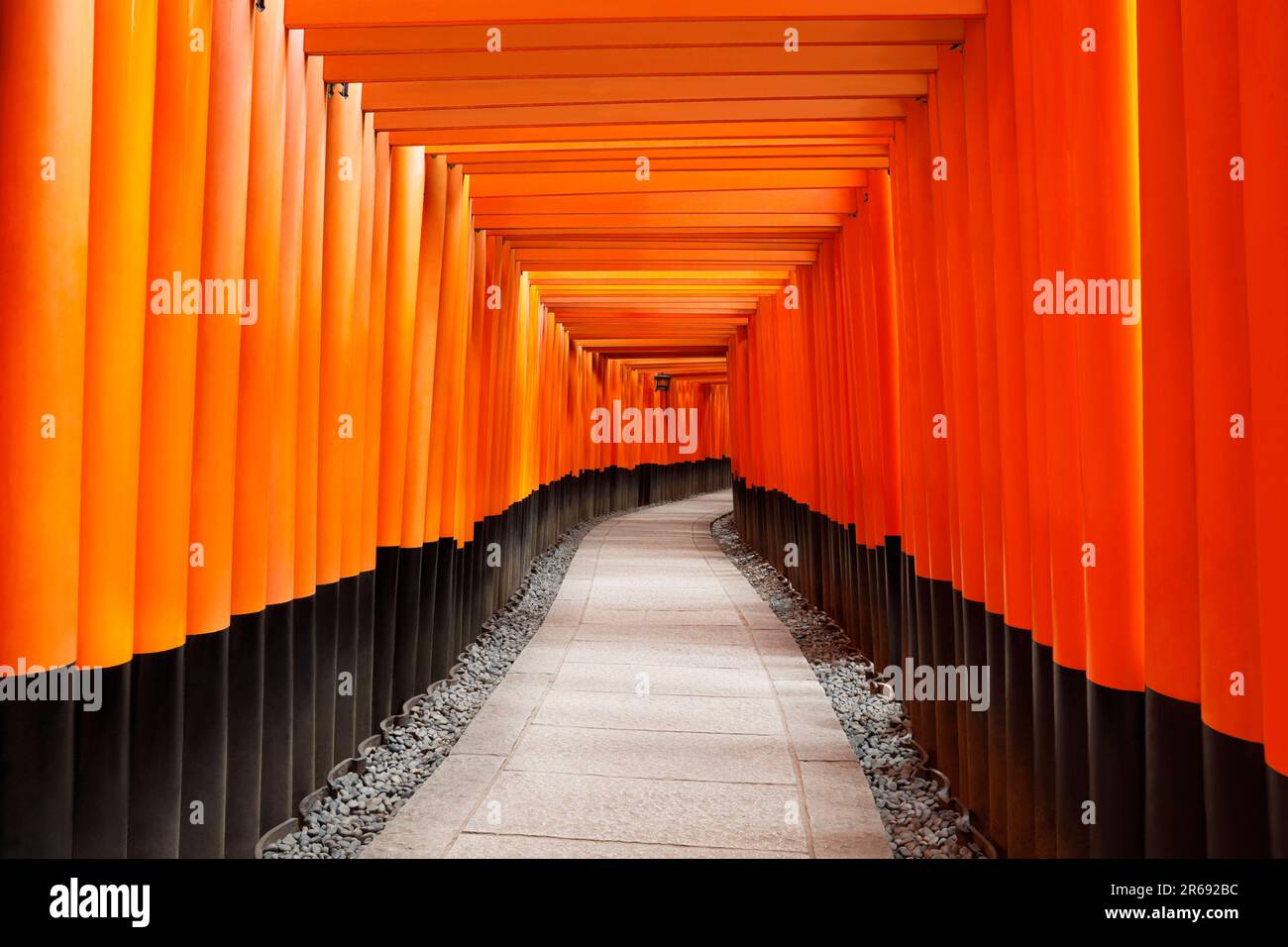 Thousand Torii corridor of Fushimi Inari-Taisha Stock Photo - Alamy