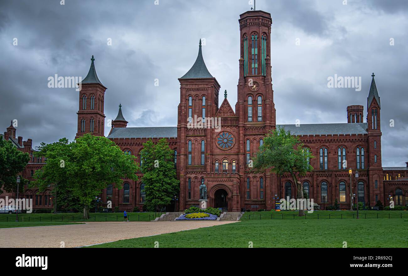 The Smithsonian Castle Washington DC Mall Stock Photo - Alamy
