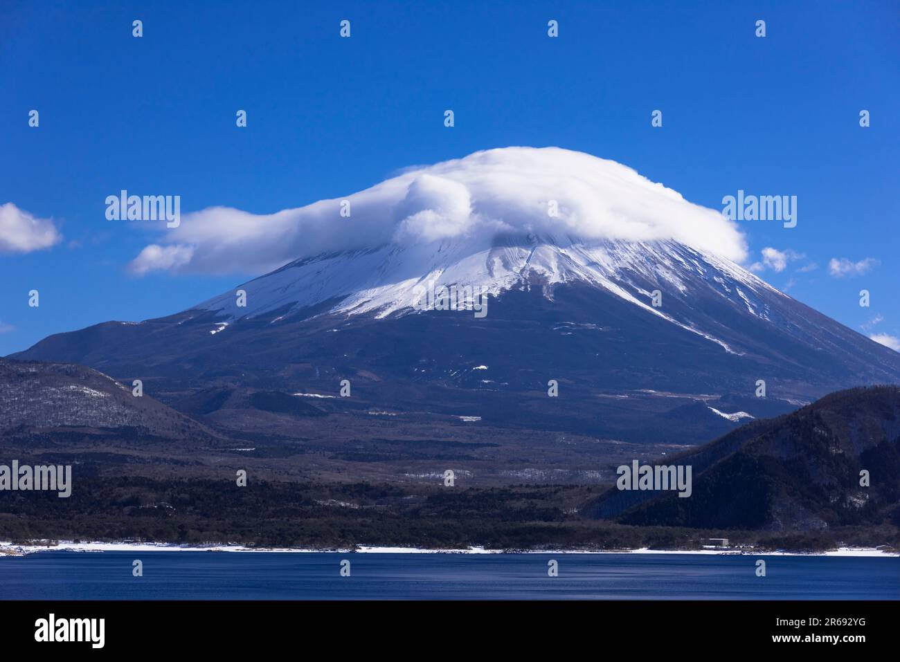 Mt Fuji from Lake Motosuko Stock Photo - Alamy