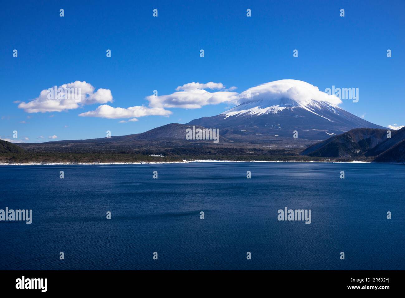 Mt Fuji from Lake Motosuko Stock Photo - Alamy