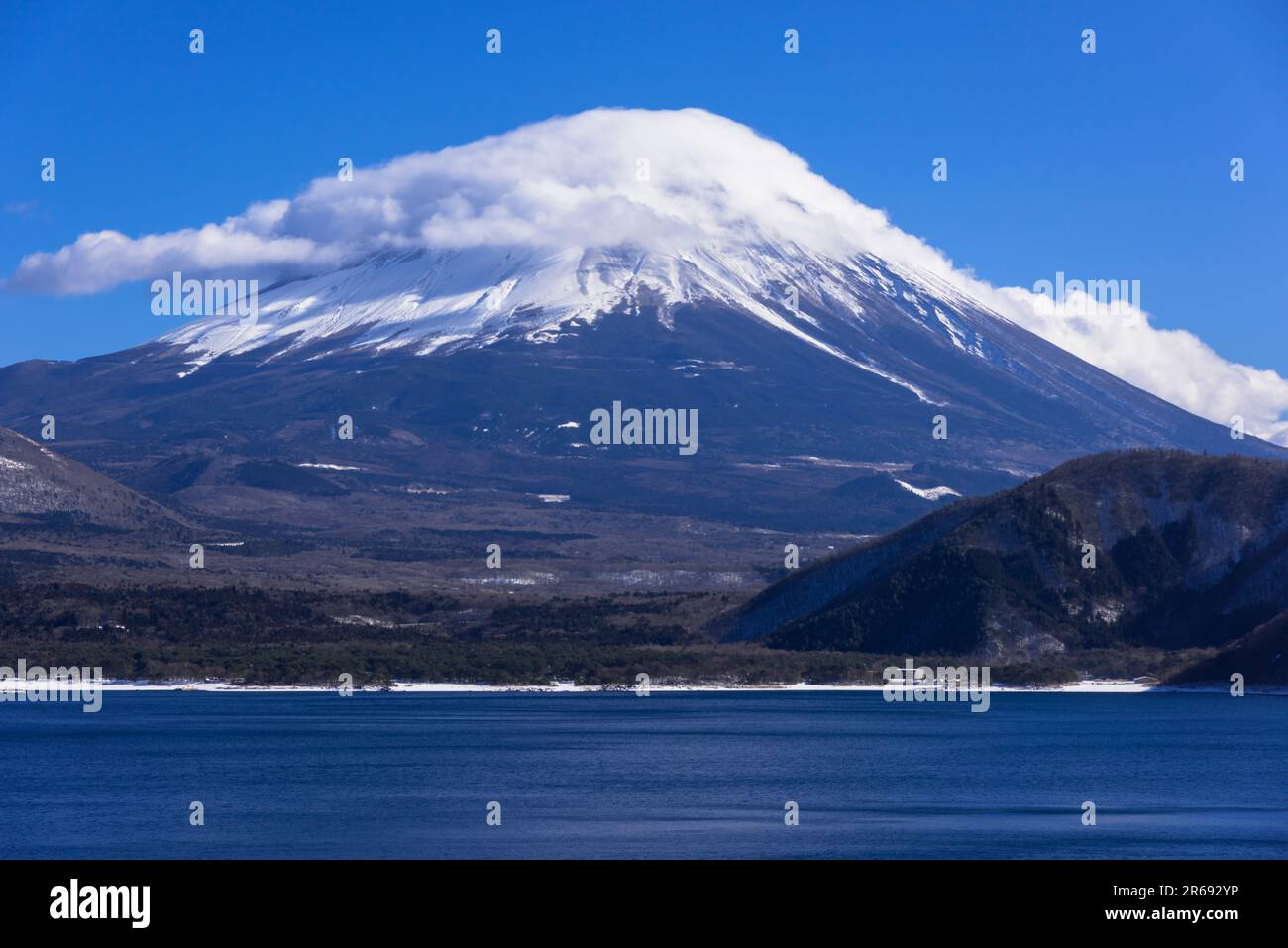Mt Fuji from Lake Motosuko Stock Photo - Alamy