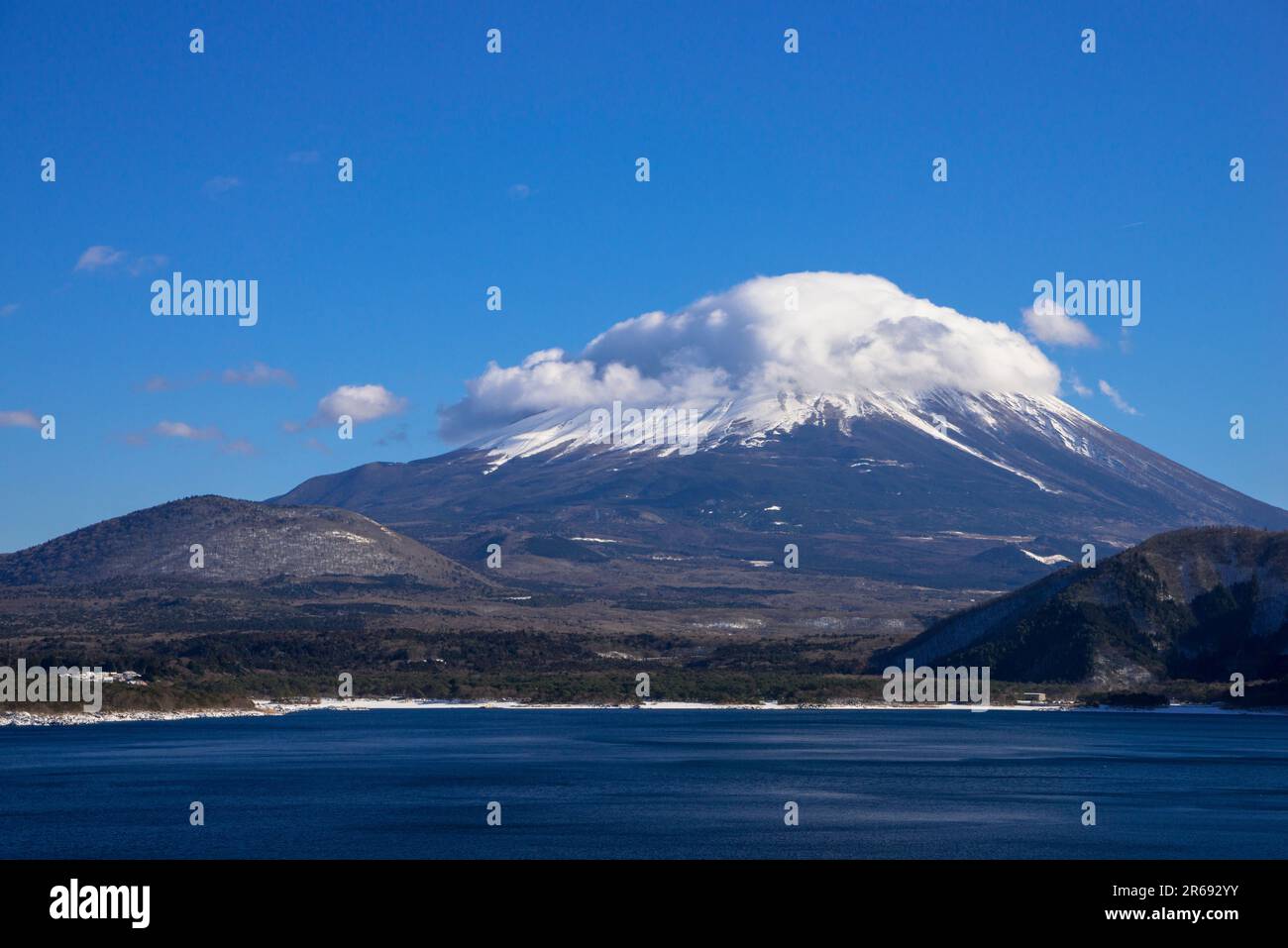 Mt Fuji from Lake Motosuko Stock Photo - Alamy