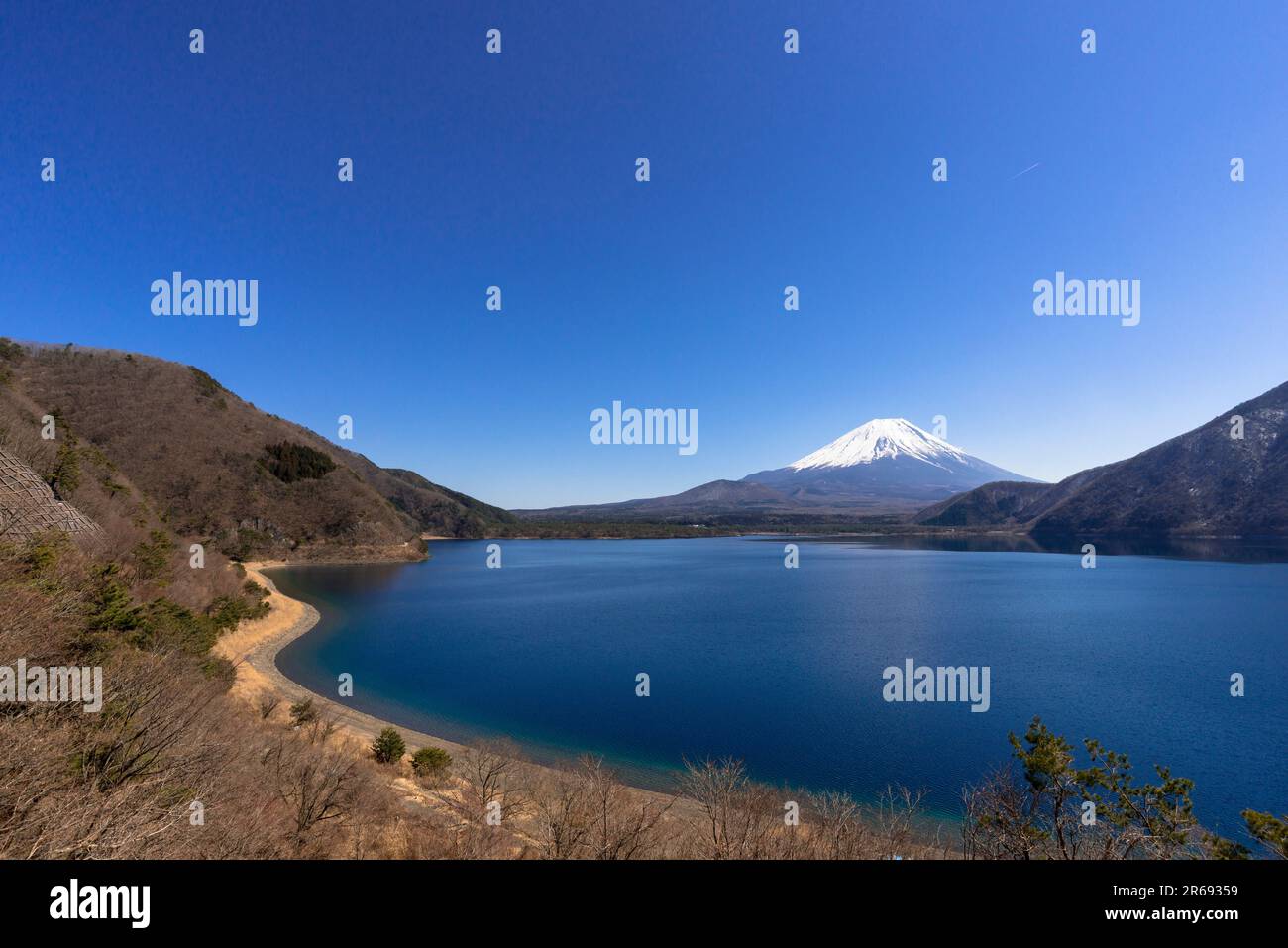 Mt Fuji from Lake Motosuko Stock Photo - Alamy