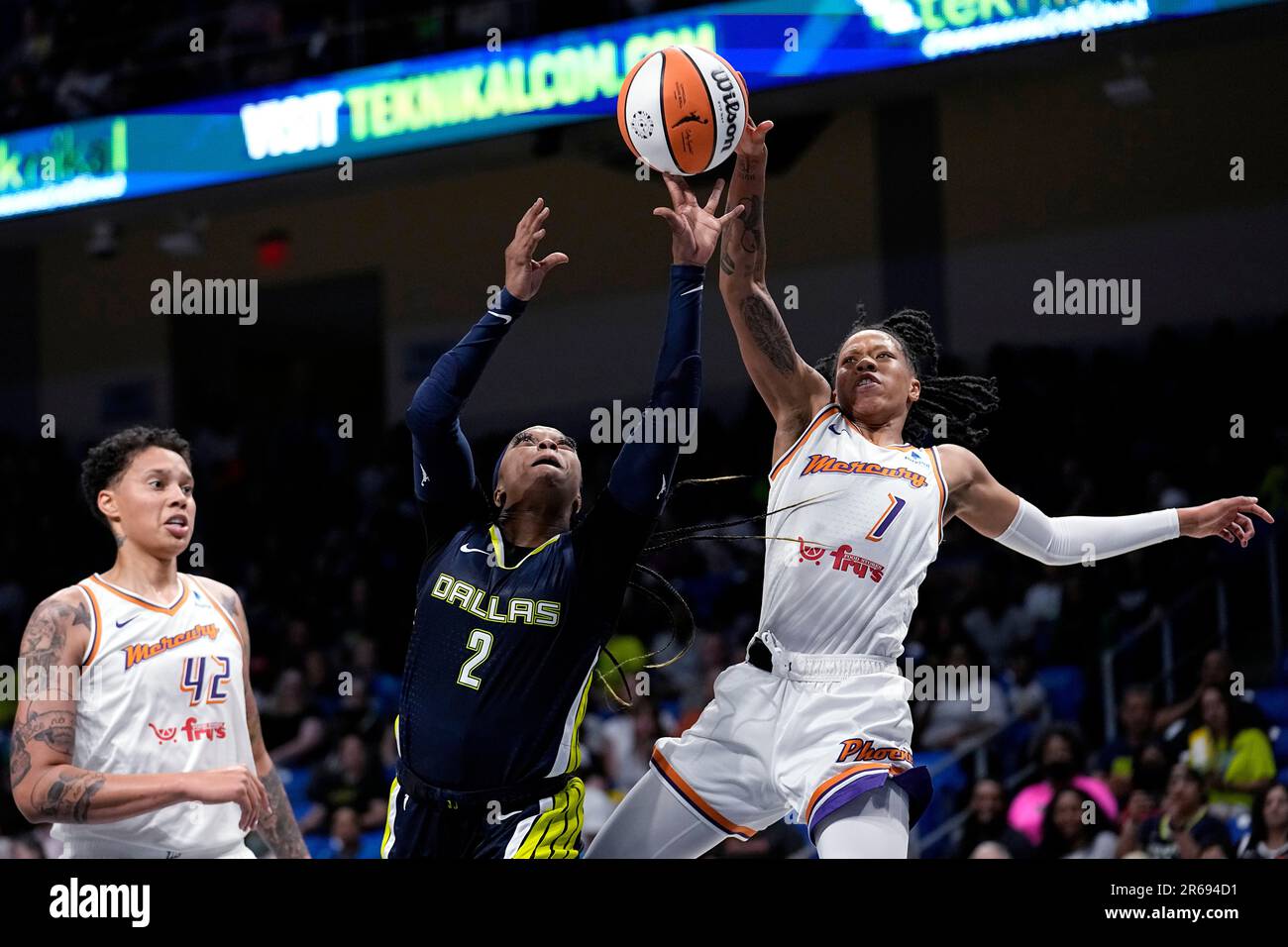 Dallas Wings' Odyssey Sims (2) shoots from between Phoenix Mercury's ...