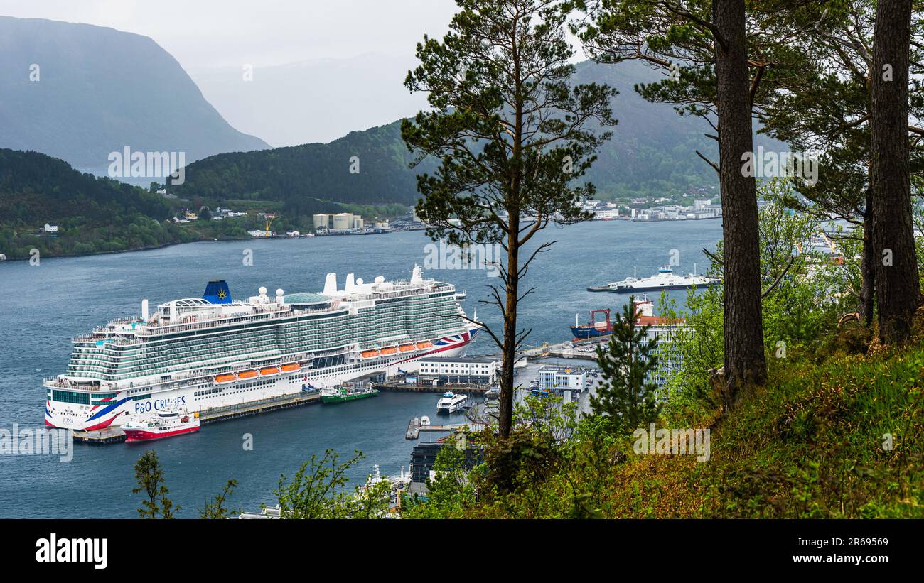 IONA PandO CRUISES in ALESUND, Geirangerfjord, Norway Stock Photo - Alamy