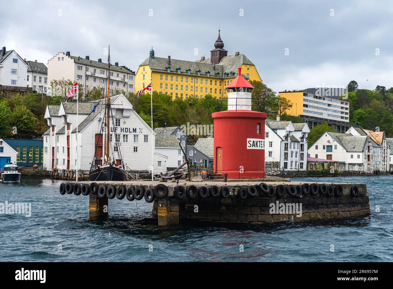 Beautiful lighthouse norway hi-res stock photography and images - Alamy