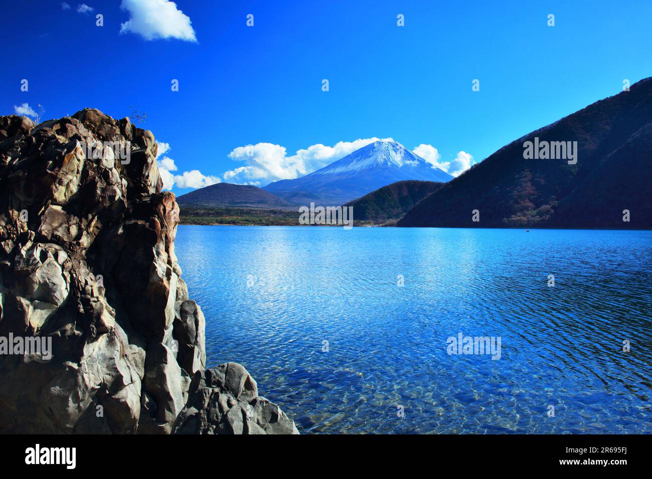 Mt Fuji from Lake Motosuko Stock Photo - Alamy